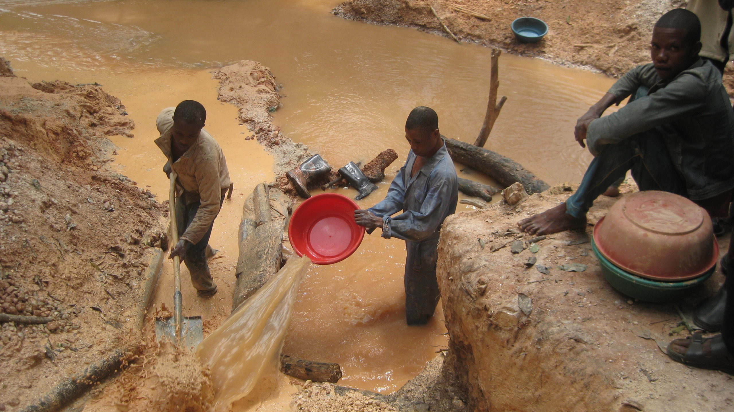 Emergency action needed for vulnerable artisanal and small-scale mining ...